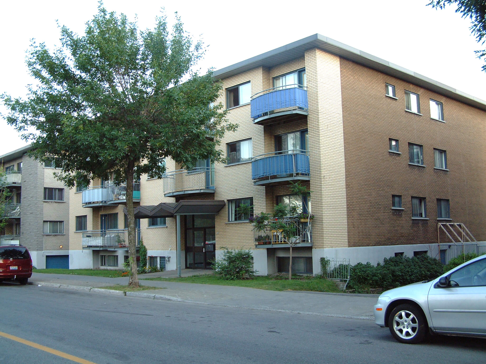 Coopérative d'habitation - 3560, 3580 et 3600, rue Fullum; 3585, 3605 ...